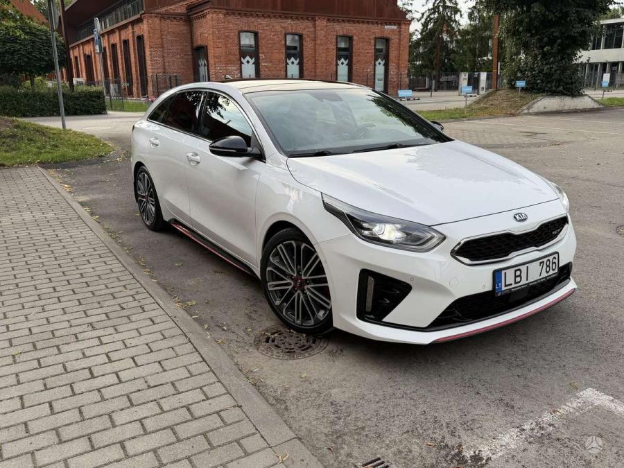 White Kia ProCeed 2019 in Kaunas, with an engine capacity of 1.59 L and mileage of 128 thousand km for 17900 €, photo 4 on AUTOMOTO.COM.LV