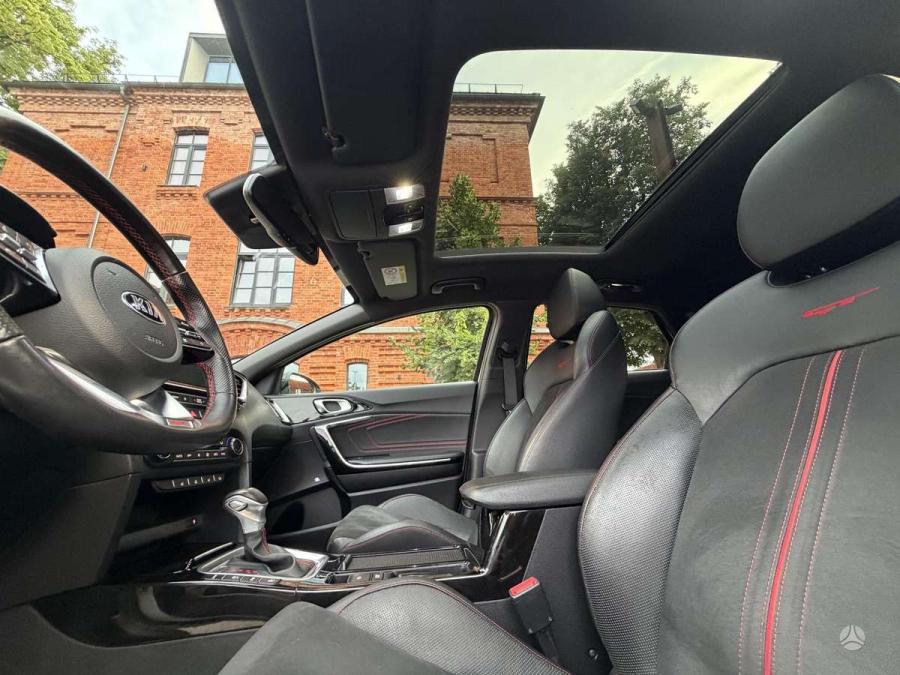 White Kia ProCeed 2019 in Kaunas, with an engine capacity of 1.59 L and mileage of 128 thousand km for 17900 €, photo 8 on AUTOMOTO.COM.LV
