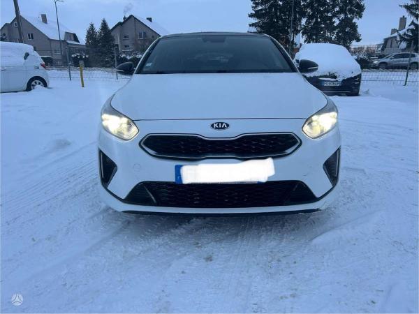 White Kia ProCeed 2019 in Taurage, with an engine capacity of 1.60 L and mileage of 226 thousand km for 11300 €, photo 3 on AUTOMOTO.COM.LV