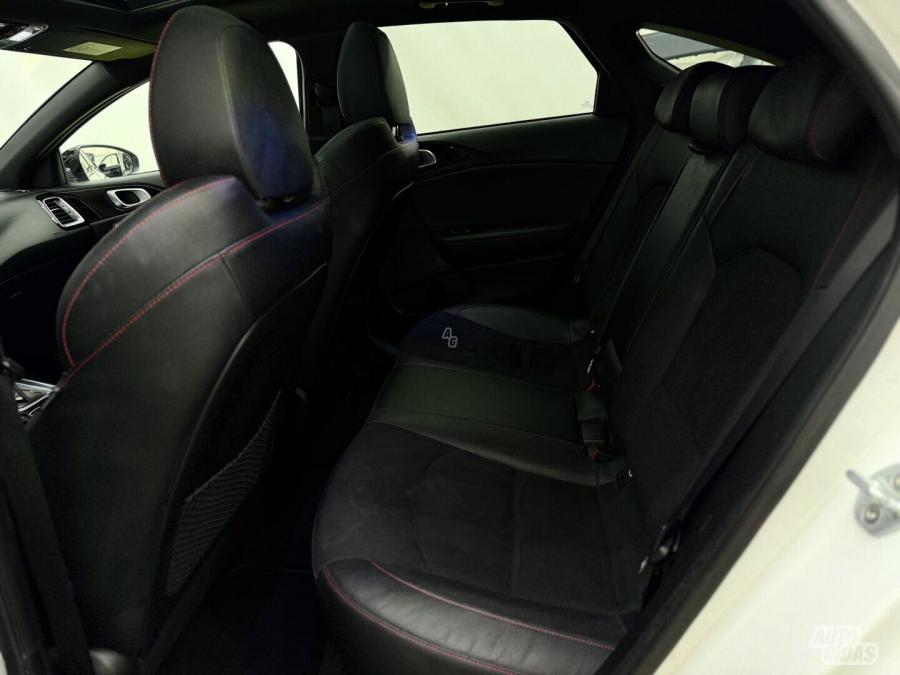 White Kia ProCeed 2019 in Avizieniai, with an engine capacity of 1.60 L and mileage of 84 thousand km for 16300 €, photo 12 on AUTOMOTO.COM.LV