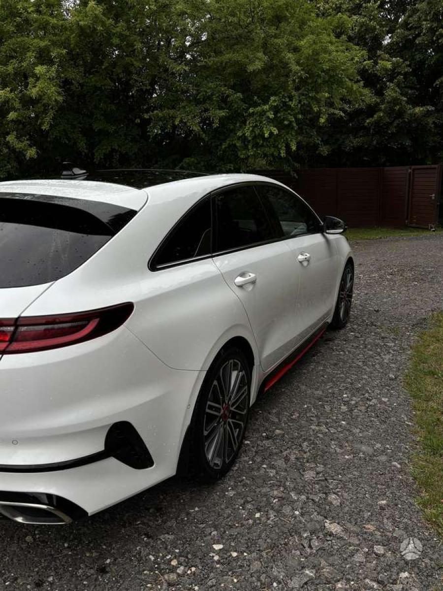 White Kia ProCeed 2019 in Kaunas, with an engine capacity of 1.59 L and mileage of 157 thousand km for 16700 €, photo 7 on AUTOMOTO.COM.LV