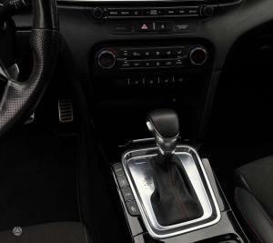 White Kia ProCeed 2019 in Kaunas, with an engine capacity of 1.59 L and mileage of 157 thousand km for 16700 €, photo 12 on AUTOMOTO.COM.LV