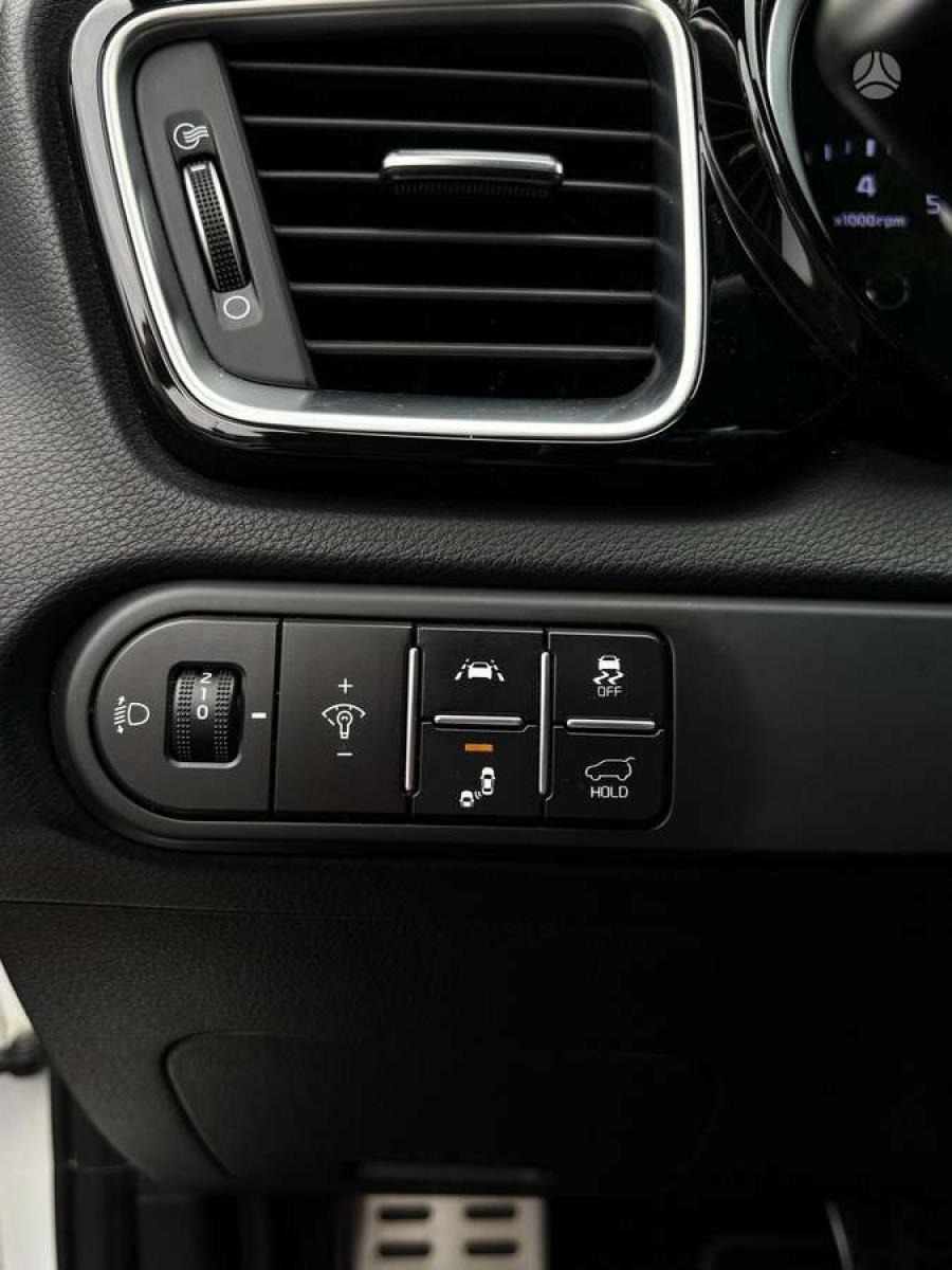 White Kia ProCeed 2019 in Kaunas, with an engine capacity of 1.59 L and mileage of 157 thousand km for 16700 €, photo 14 on AUTOMOTO.COM.LV