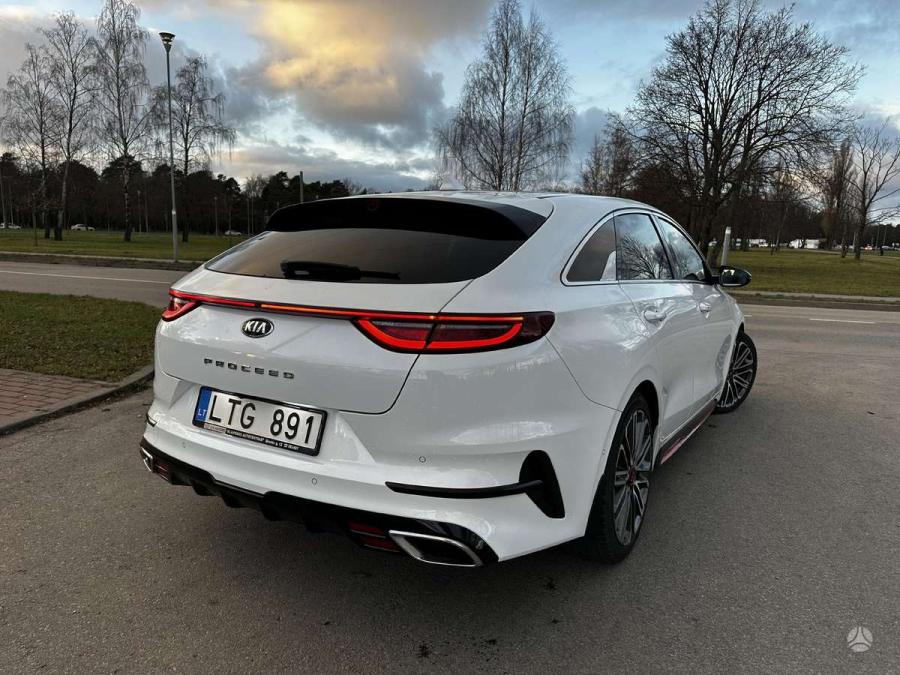White Kia ProCeed 2021 in Klaipeda, with an engine capacity of 1.59 L and mileage of 105 thousand km for 17900 €, photo 1 on AUTOMOTO.COM.LV