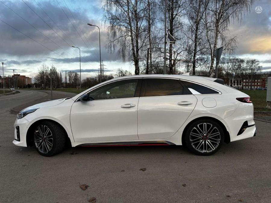 White Kia ProCeed 2021 in Klaipeda, with an engine capacity of 1.59 L and mileage of 105 thousand km for 17900 €, photo 5 on AUTOMOTO.COM.LV