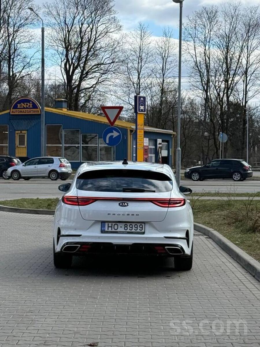 White Kia ProCeed 2021 in Riga, with an engine capacity of 1.60 L and mileage of 78 thousand km for 20799 €, photo 3 on AUTOMOTO.COM.LV