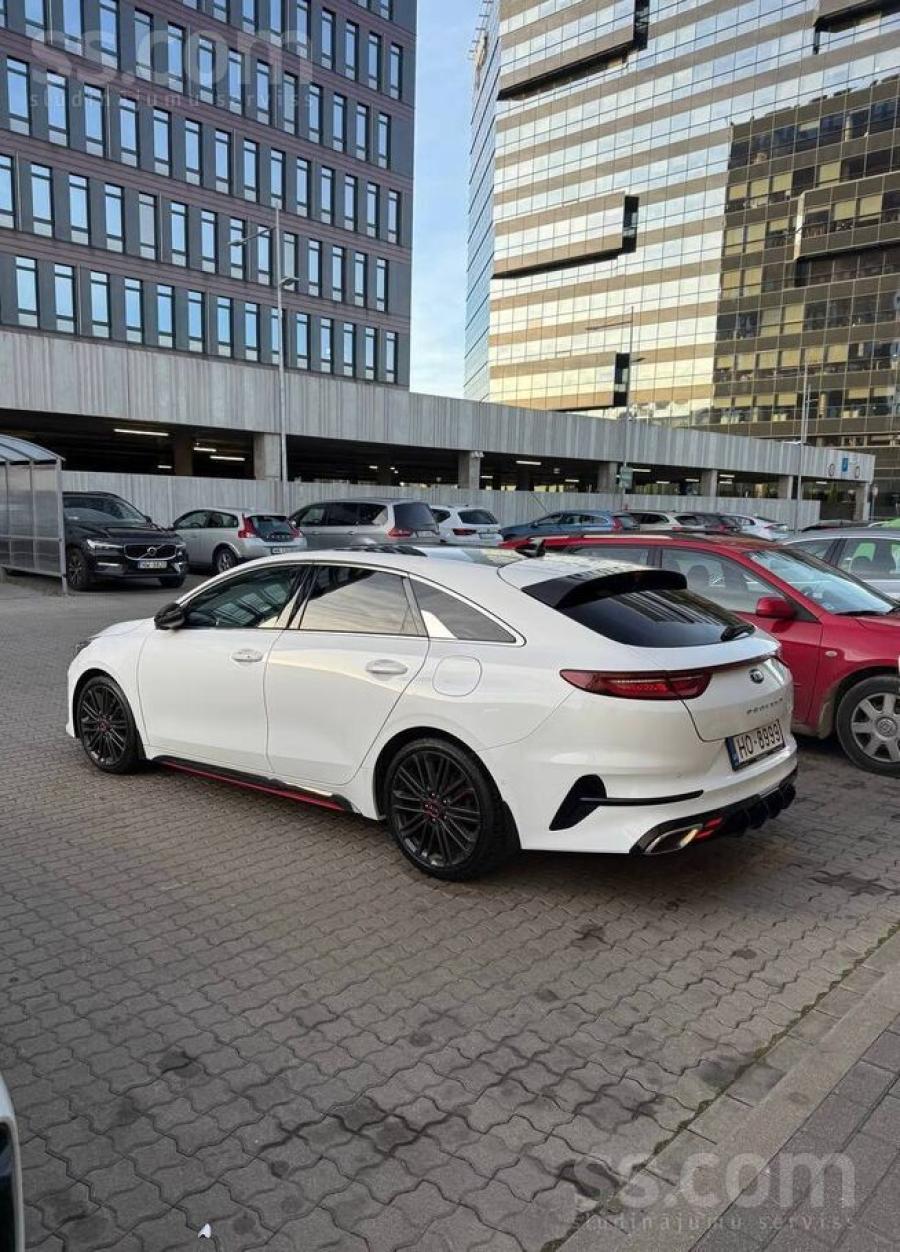 White Kia ProCeed 2021 in Riga, with an engine capacity of 1.60 L and mileage of 78 thousand km for 20499 €, photo 1 on AUTOMOTO.COM.LV
