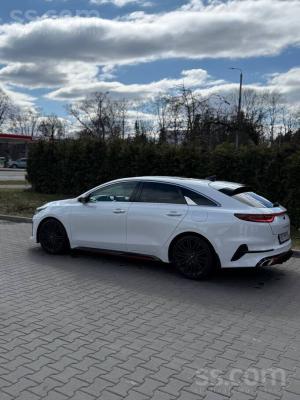 White Kia ProCeed 2021 in Riga, with an engine capacity of 1.60 L and mileage of 78 thousand km for 20499 €, photo 4 on AUTOMOTO.COM.LV