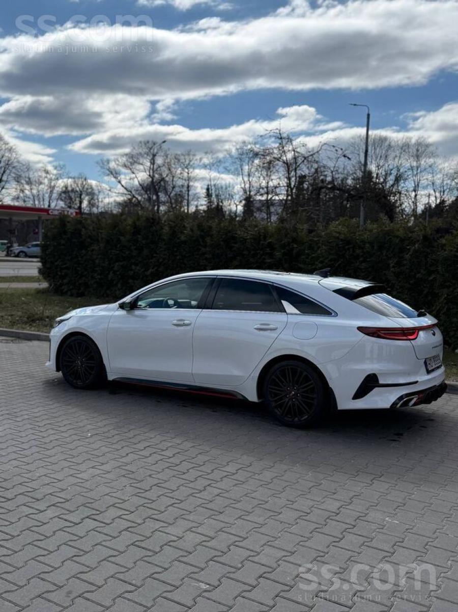 White Kia ProCeed 2021 in Riga, with an engine capacity of 1.60 L and mileage of 78 thousand km for 20499 €, photo 4 on AUTOMOTO.COM.LV