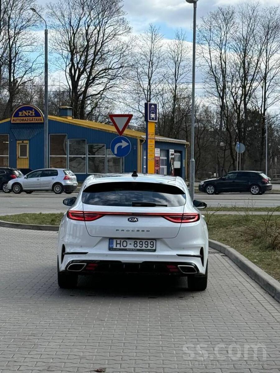 White Kia ProCeed 2021 in Riga, with an engine capacity of 1.60 L and mileage of 78 thousand km for 20499 €, photo 5 on AUTOMOTO.COM.LV