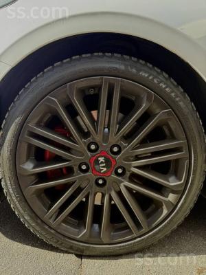 White Kia ProCeed 2021 in Riga, with an engine capacity of 1.60 L and mileage of 78 thousand km for 20499 €, photo 19 on AUTOMOTO.COM.LV