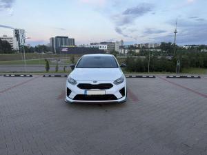 White Kia ProCeed 2021 in Vilnius, with an engine capacity of 1.59 L and mileage of 114 thousand km for 20500 €, photo  on AUTOMOTO.COM.LV
