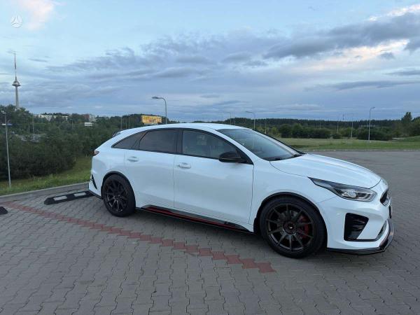 White Kia ProCeed 2021 in Vilnius, with an engine capacity of 1.59 L and mileage of 114 thousand km for 20500 €, photo 3 on AUTOMOTO.COM.LV