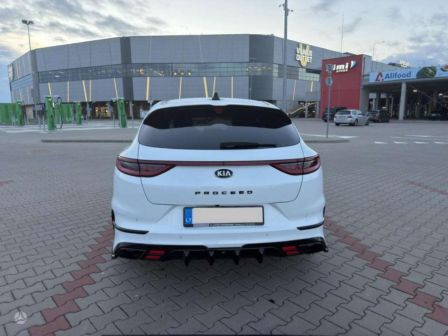 White Kia ProCeed 2021 in Vilnius, with an engine capacity of 1.59 L and mileage of 114 thousand km for 20500 €, photo 5 on AUTOMOTO.COM.LV