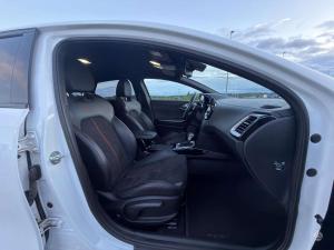 White Kia ProCeed 2021 in Vilnius, with an engine capacity of 1.59 L and mileage of 114 thousand km for 20500 €, photo 9 on AUTOMOTO.COM.LV