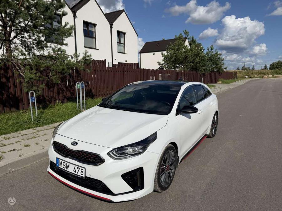 White Kia ProCeed 2021 in Vilnius, with an engine capacity of 1.59 L and mileage of 127 thousand km for 15500 €, photo 1 on AUTOMOTO.COM.LV
