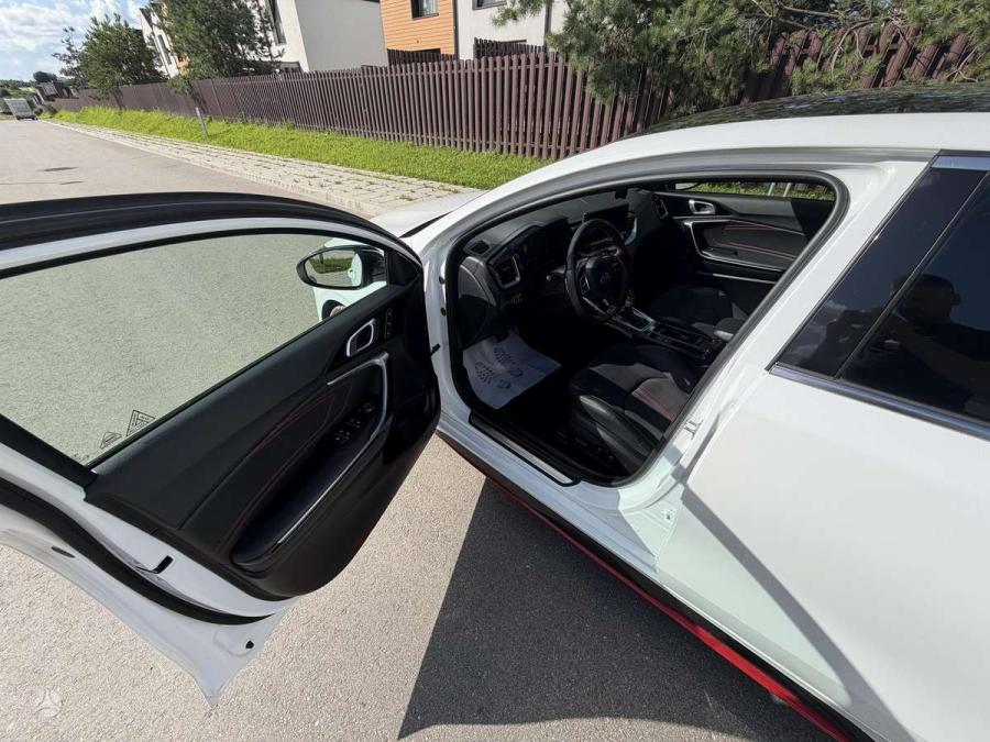 White Kia ProCeed 2021 in Vilnius, with an engine capacity of 1.59 L and mileage of 127 thousand km for 15500 €, photo 10 on AUTOMOTO.COM.LV