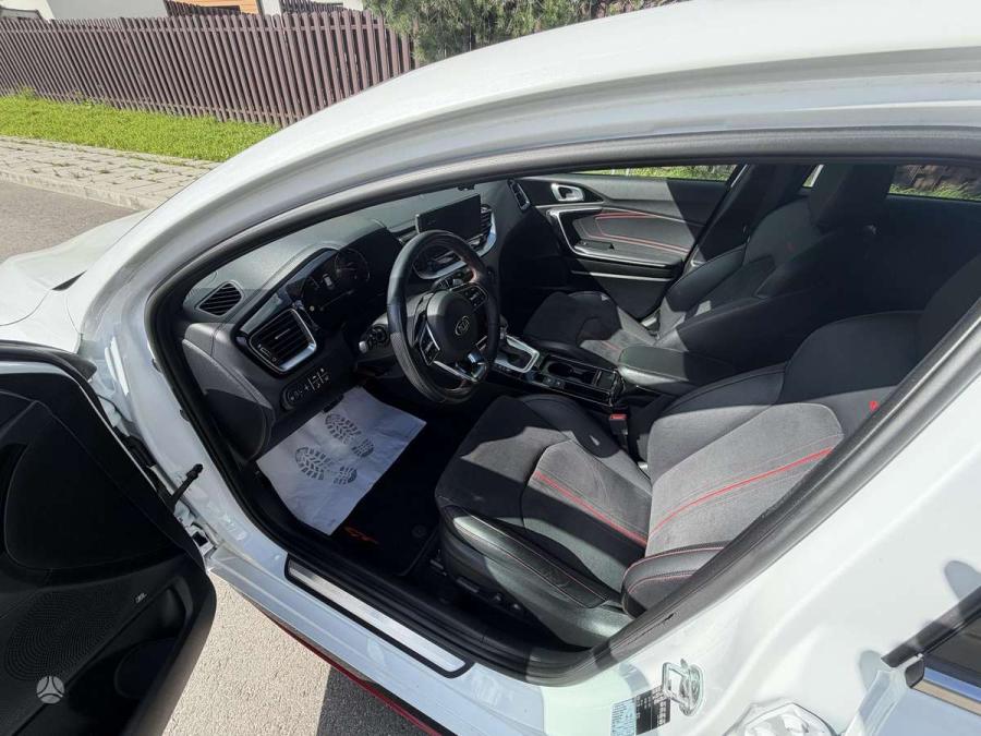 White Kia ProCeed 2021 in Vilnius, with an engine capacity of 1.59 L and mileage of 127 thousand km for 15500 €, photo 11 on AUTOMOTO.COM.LV