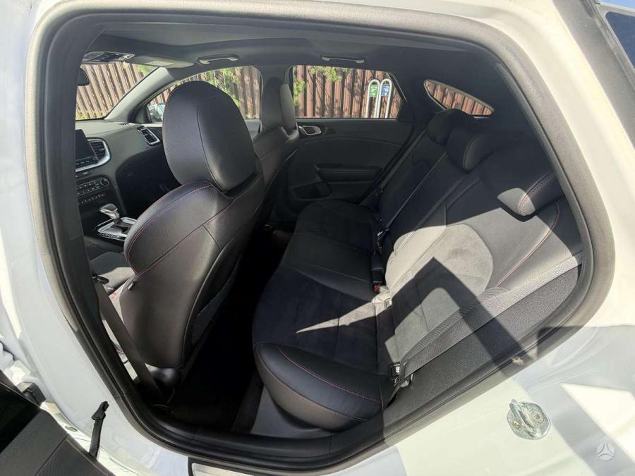 White Kia ProCeed 2021 in Vilnius, with an engine capacity of 1.59 L and mileage of 127 thousand km for 15500 €, photo 13 on AUTOMOTO.COM.LV