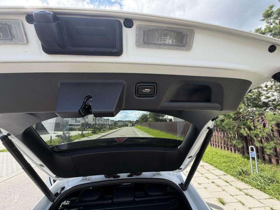 White Kia ProCeed 2021 in Vilnius, with an engine capacity of 1.59 L and mileage of 127 thousand km for 15500 €, photo 15 on AUTOMOTO.COM.LV