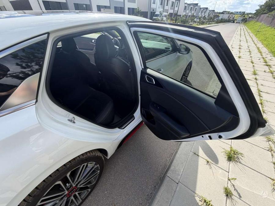 White Kia ProCeed 2021 in Vilnius, with an engine capacity of 1.59 L and mileage of 127 thousand km for 15500 €, photo 16 on AUTOMOTO.COM.LV