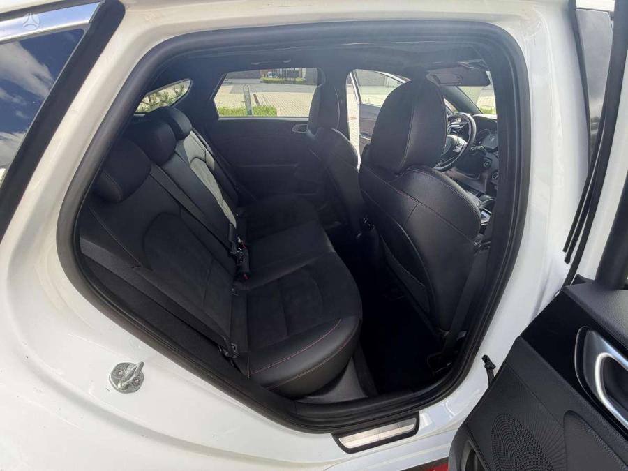 White Kia ProCeed 2021 in Vilnius, with an engine capacity of 1.59 L and mileage of 127 thousand km for 15500 €, photo 17 on AUTOMOTO.COM.LV