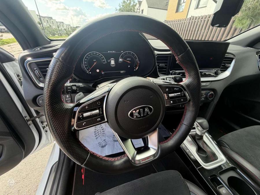 White Kia ProCeed 2021 in Vilnius, with an engine capacity of 1.59 L and mileage of 127 thousand km for 15500 €, photo 24 on AUTOMOTO.COM.LV