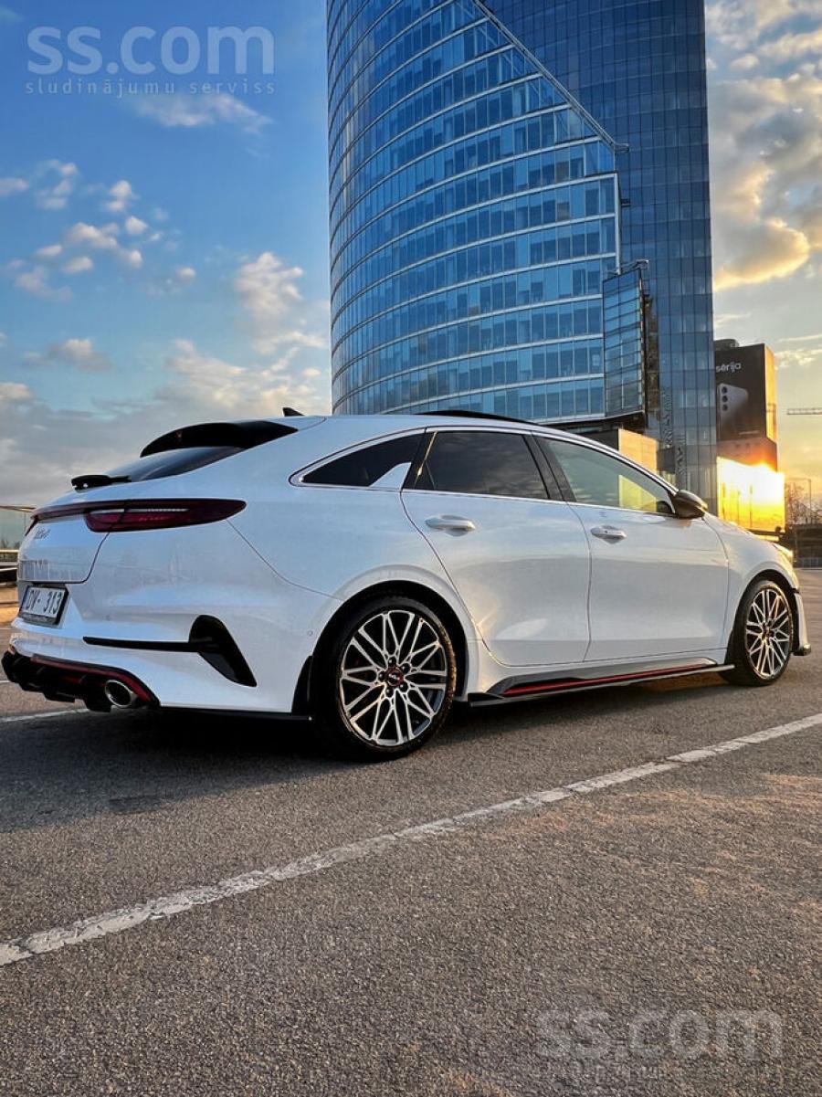 White Kia ProCeed 2022 in Riga, with an engine capacity of 1.60 L and mileage of 64 thousand km for 19999 €, photo 5 on AUTOMOTO.COM.LV