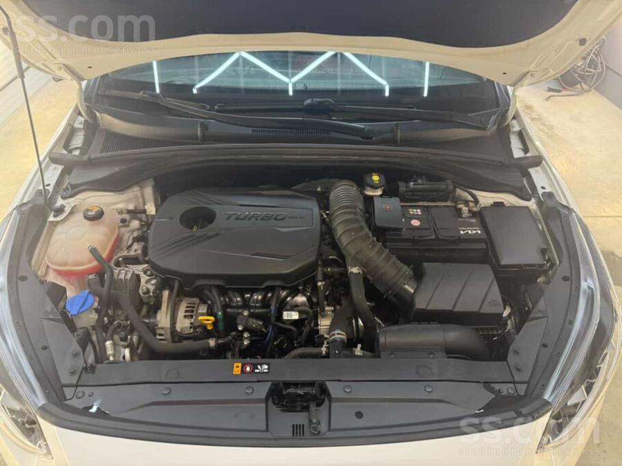 White Kia ProCeed 2022 in Riga, with an engine capacity of 1.60 L and mileage of 64 thousand km for 19999 €, photo 20 on AUTOMOTO.COM.LV
