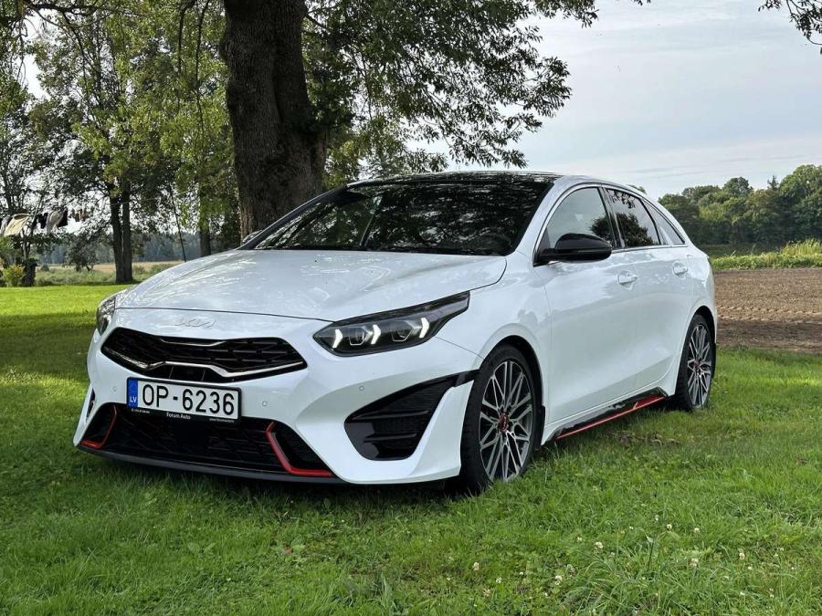 White Kia ProCeed 2024 in Riga, with an engine capacity of 1.59 L and mileage of 41 thousand km for 23500 €, photo 4 on AUTOMOTO.COM.LV