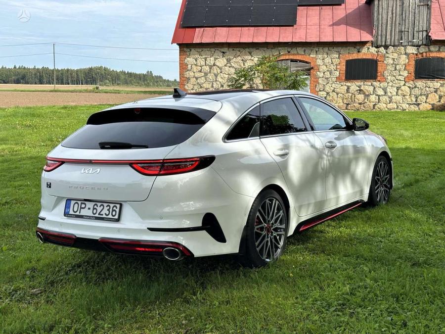 White Kia ProCeed 2024 in Riga, with an engine capacity of 1.59 L and mileage of 41 thousand km for 23500 €, photo 8 on AUTOMOTO.COM.LV