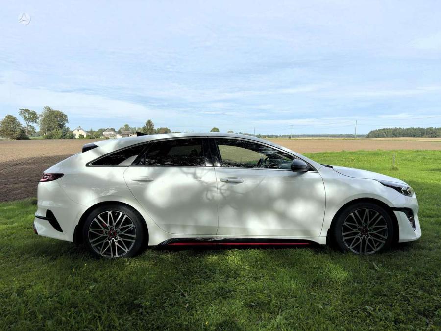 White Kia ProCeed 2024 in Riga, with an engine capacity of 1.59 L and mileage of 41 thousand km for 23500 €, photo 9 on AUTOMOTO.COM.LV