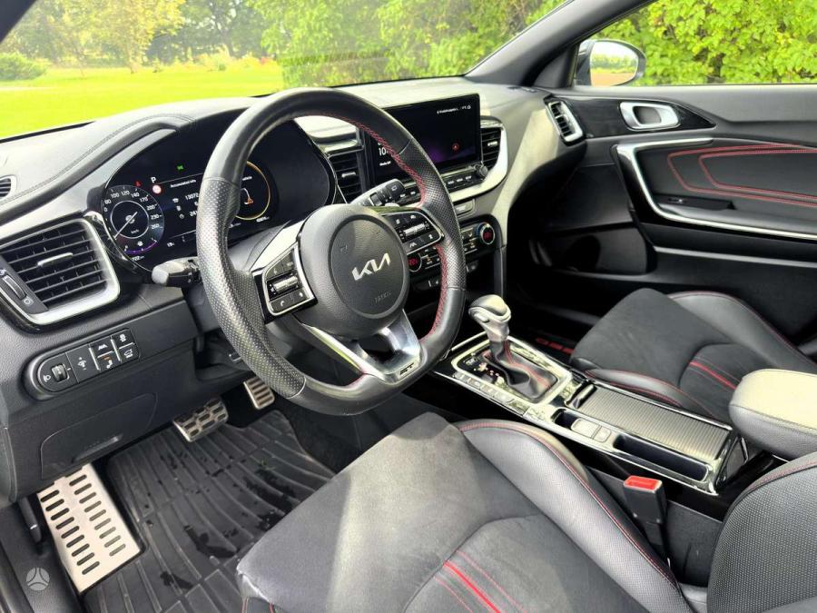 White Kia ProCeed 2024 in Riga, with an engine capacity of 1.59 L and mileage of 41 thousand km for 23500 €, photo 12 on AUTOMOTO.COM.LV