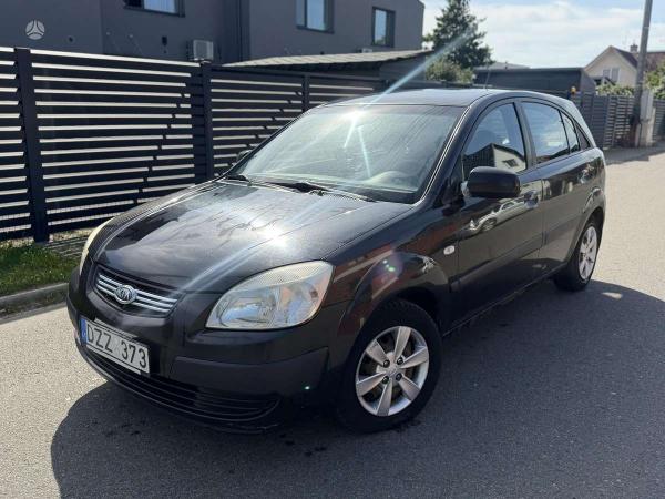 Kia Rio 2008 Kauņa vietnē Melns Kia Rio 2008 Kauņa, ar dzinēja tilpumu 1.40 L un nobraukumu 400 tūkst. km par 950 €, foto 1 vietnē AUTOMOTO.COM.LV