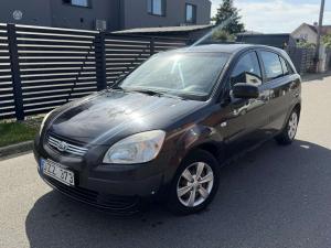 Black Kia Rio 2008 in Kaunas, with an engine capacity of 1.40 L and mileage of 400 thousand km for 950 €, photo  on AUTOMOTO.COM.LV