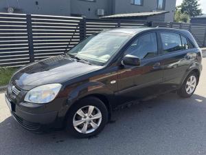 Melns Kia Rio 2008 Kauņa, ar dzinēja tilpumu 1.40 L un nobraukumu 400 tūkst. km par 950 €, foto 3 vietnē AUTOMOTO.COM.LV