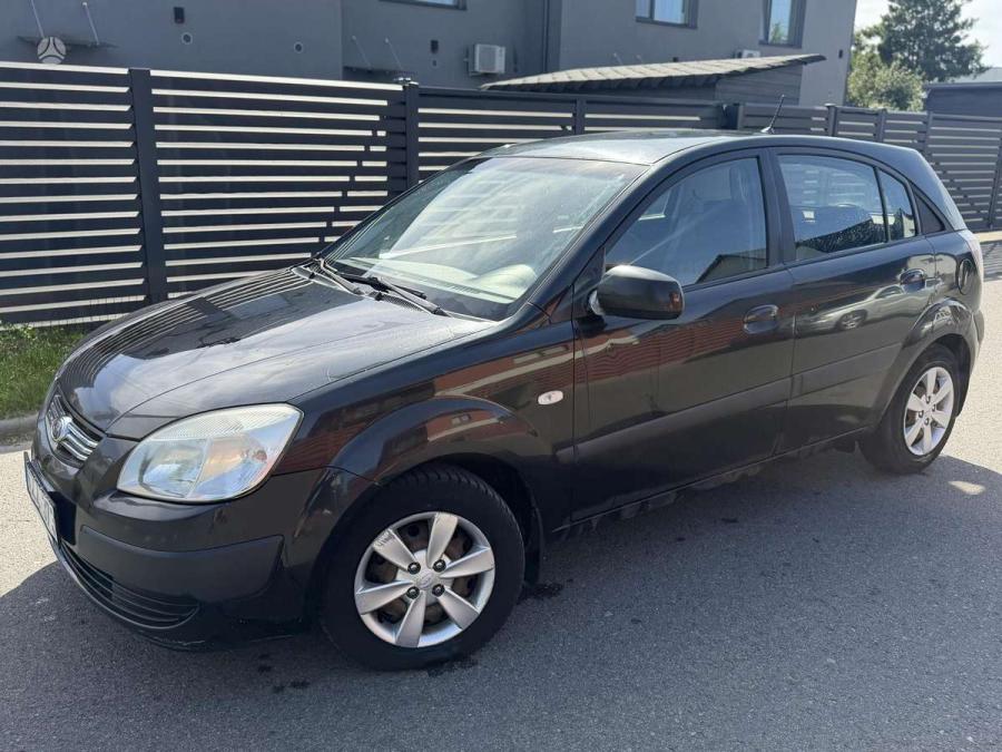 Melns Kia Rio 2008 Kauņa, ar dzinēja tilpumu 1.40 L un nobraukumu 400 tūkst. km par 950 €, foto 3 vietnē AUTOMOTO.COM.LV
