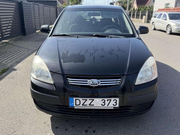 Kia Rio 2008 Kauņa vietnē Melns Kia Rio 2008 Kauņa, ar dzinēja tilpumu 1.40 L un nobraukumu 400 tūkst. km par 950 €, foto 4 vietnē AUTOMOTO.COM.LV