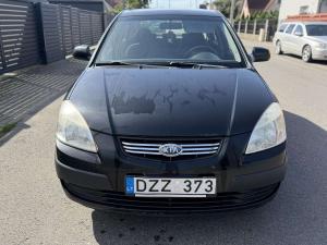 Melns Kia Rio 2008 Kauņa, ar dzinēja tilpumu 1.40 L un nobraukumu 400 tūkst. km par 950 €, foto 4 vietnē AUTOMOTO.COM.LV
