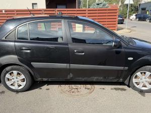 Melns Kia Rio 2008 Kauņa, ar dzinēja tilpumu 1.40 L un nobraukumu 400 tūkst. km par 950 €, foto 6 vietnē AUTOMOTO.COM.LV
