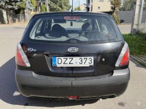 Melns Kia Rio 2008 Kauņa, ar dzinēja tilpumu 1.40 L un nobraukumu 400 tūkst. km par 950 €, foto 8 vietnē AUTOMOTO.COM.LV