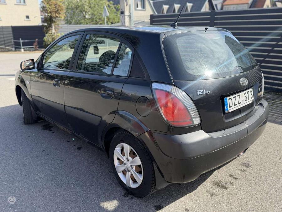 Melns Kia Rio 2008 Kauņa, ar dzinēja tilpumu 1.40 L un nobraukumu 400 tūkst. km par 950 €, foto 9 vietnē AUTOMOTO.COM.LV