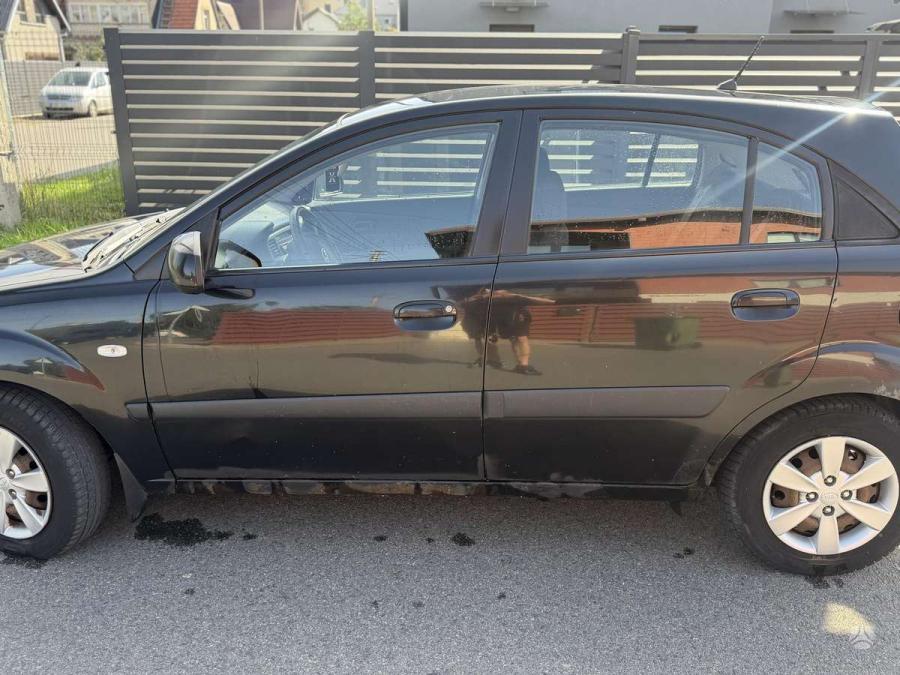 Melns Kia Rio 2008 Kauņa, ar dzinēja tilpumu 1.40 L un nobraukumu 400 tūkst. km par 950 €, foto 10 vietnē AUTOMOTO.COM.LV