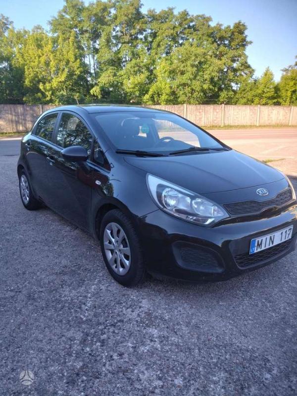 Black Kia Rio 2012 in Kaunas, with an engine capacity of 1.10 L and mileage of 230 thousand km for 3300 €, photo 1 on AUTOMOTO.COM.LV