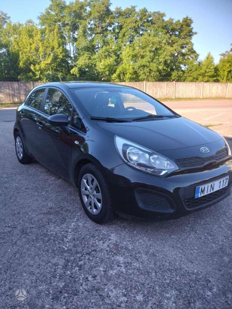 Black Kia Rio 2012 in Kaunas, with an engine capacity of 1.10 L and mileage of 230 thousand km for 3300 €, photo 1 on AUTOMOTO.COM.LV