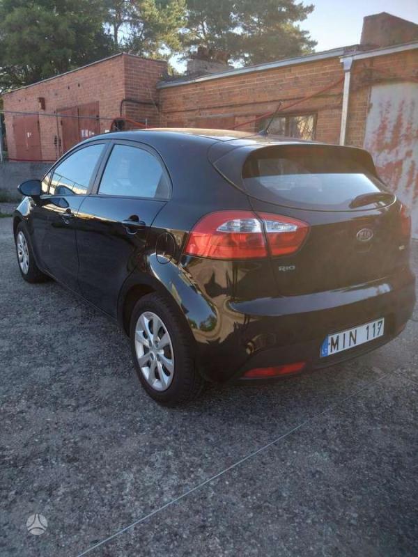 Black Kia Rio 2012 in Kaunas, with an engine capacity of 1.10 L and mileage of 230 thousand km for 3300 €, photo 3 on AUTOMOTO.COM.LV