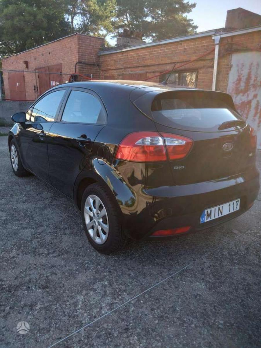 Black Kia Rio 2012 in Kaunas, with an engine capacity of 1.10 L and mileage of 230 thousand km for 3300 €, photo 4 on AUTOMOTO.COM.LV