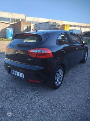Black Kia Rio 2012 in Kaunas, with an engine capacity of 1.10 L and mileage of 230 thousand km for 3300 €, photo 6 on AUTOMOTO.COM.LV