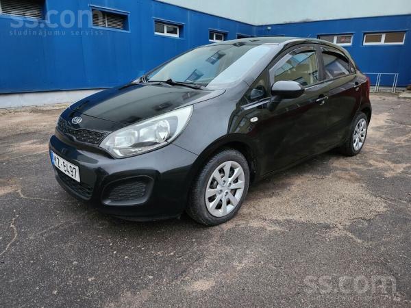 Black Kia Rio 2012 in Jelgava, with an engine capacity of 1.10 L and mileage of 299 thousand km for 2950 €, photo 3 on AUTOMOTO.COM.LV