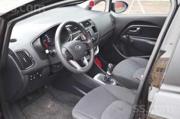 Black Kia Rio 2012 in Jelgava, with an engine capacity of 1.10 L and mileage of 299 thousand km for 2950 €, photo 6 on AUTOMOTO.COM.LV